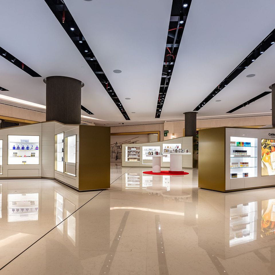 Stradivarius opens its world's largest store in Barcelona | KIMAK
